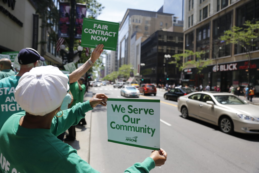 Illinois takes steps to more easily replace striking workers