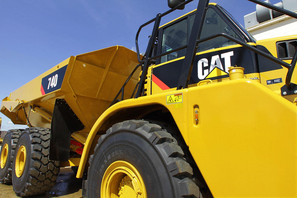 Caterpillar to shutter Aurora plant, cut 800 jobs