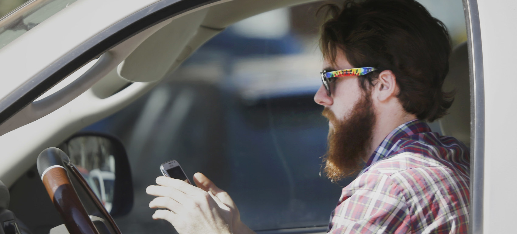 Illinoisans could see license suspended for texting while driving under ...