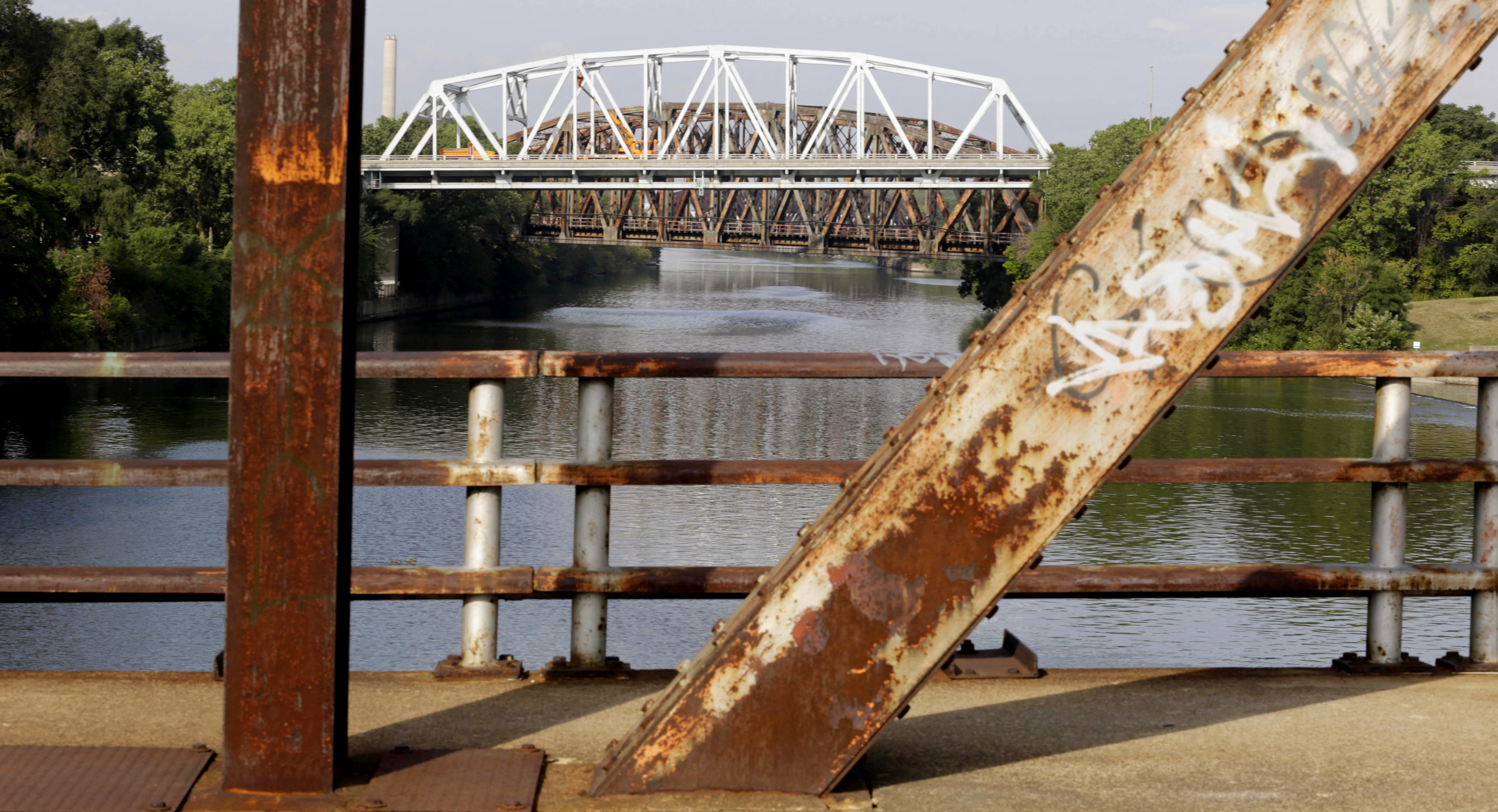 Illinois drivers pay $1,119 extra a year thanks to bad roads, bridges